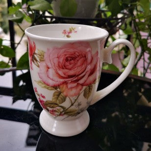 French Garden Tea Footed Mugs. Set of 4